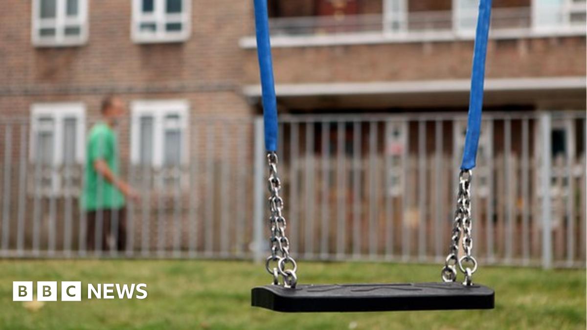 UK has 2.3m children living in poverty, government says - BBC News