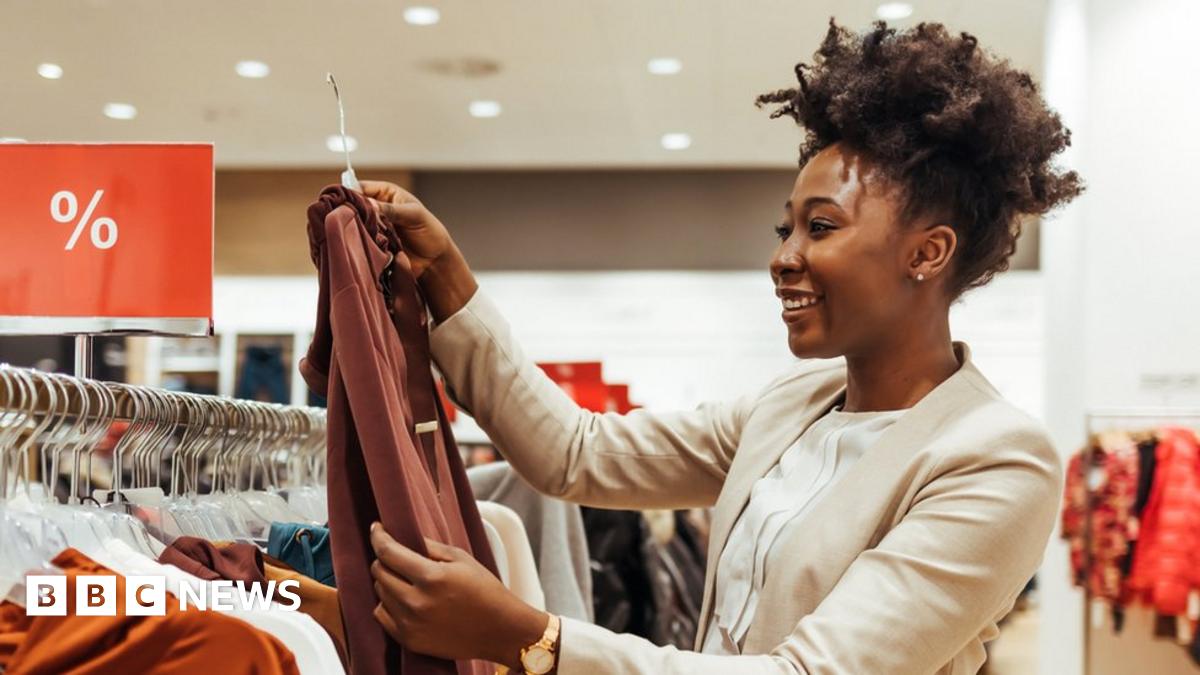 Black Friday deals: How to shop smart and spot rip-offs - BBC News