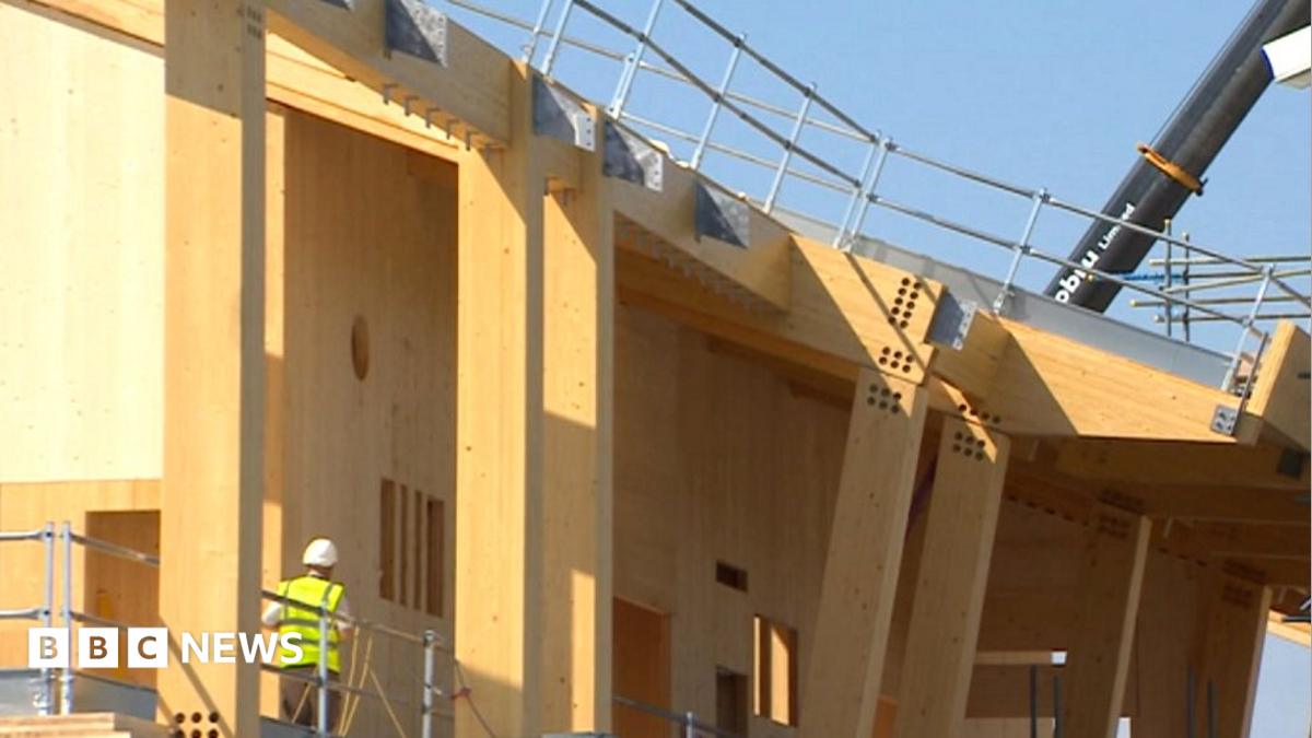 Work underway at fire-hit University of Nottingham building - BBC News
