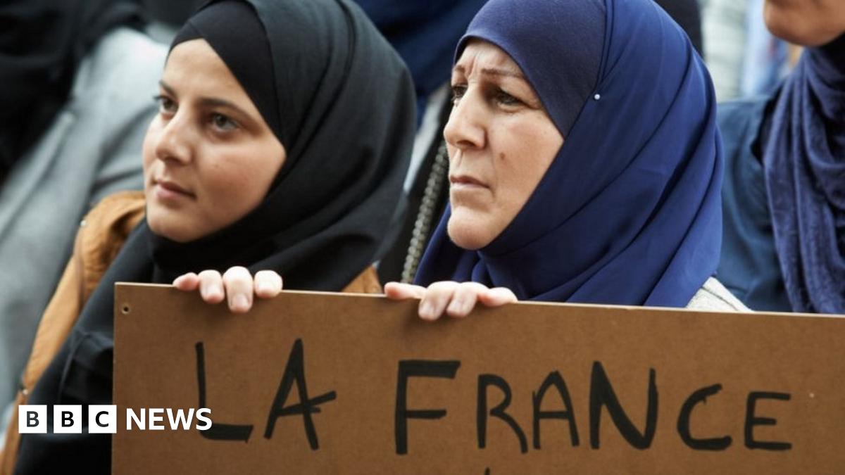 France Islam: Muslims under pressure to sign French values charter ...