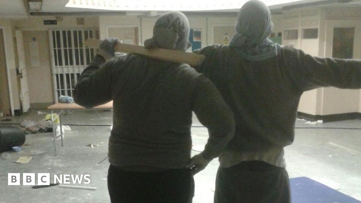 Swaleside Prison: Wing reclaimed after inmates take control - BBC News