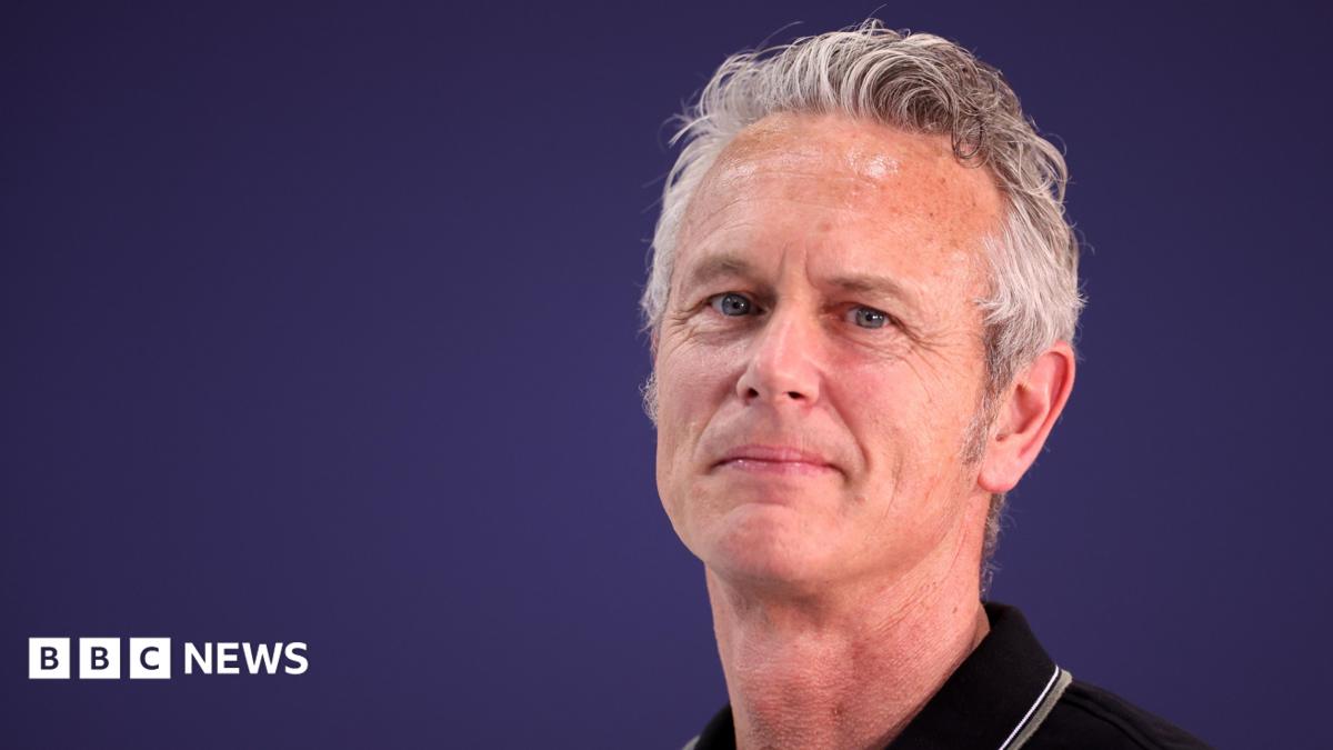 Mark Foster: 'Swimming is an escape from our fast-moving world' - BBC News