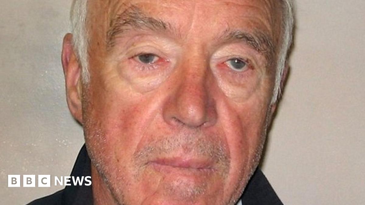 Hatton Garden raid ringleader Brian Reader taken to hospital - BBC News