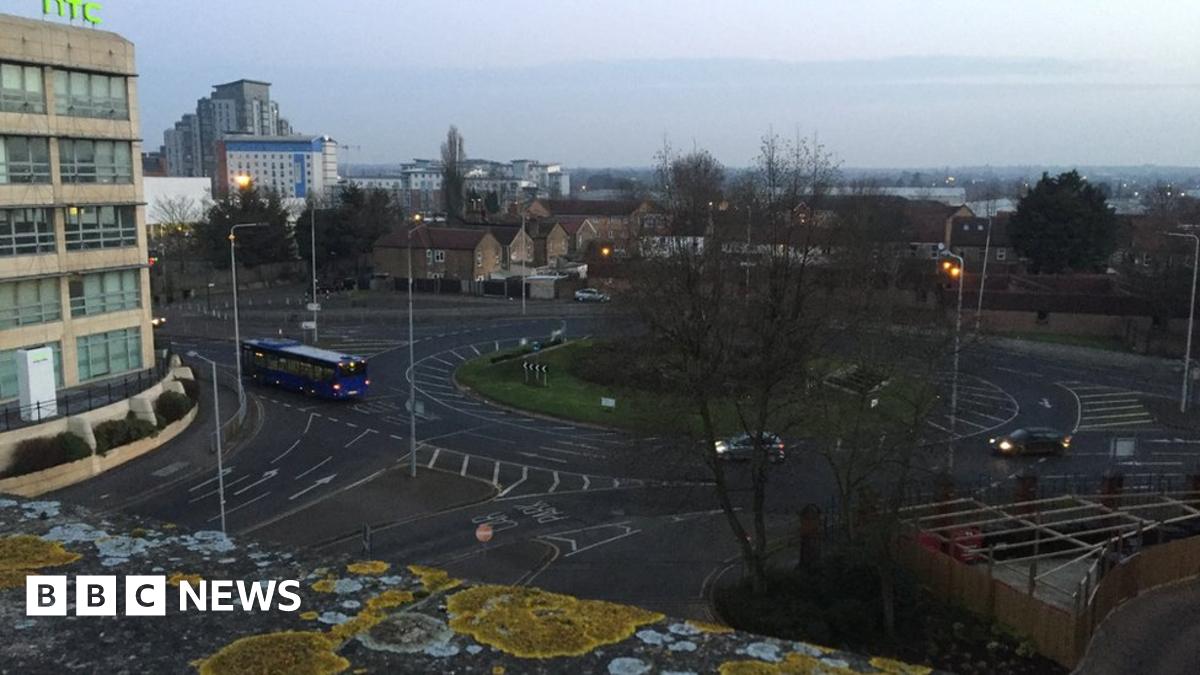 Slough: What is it like to live in 'immigration town'? - BBC News