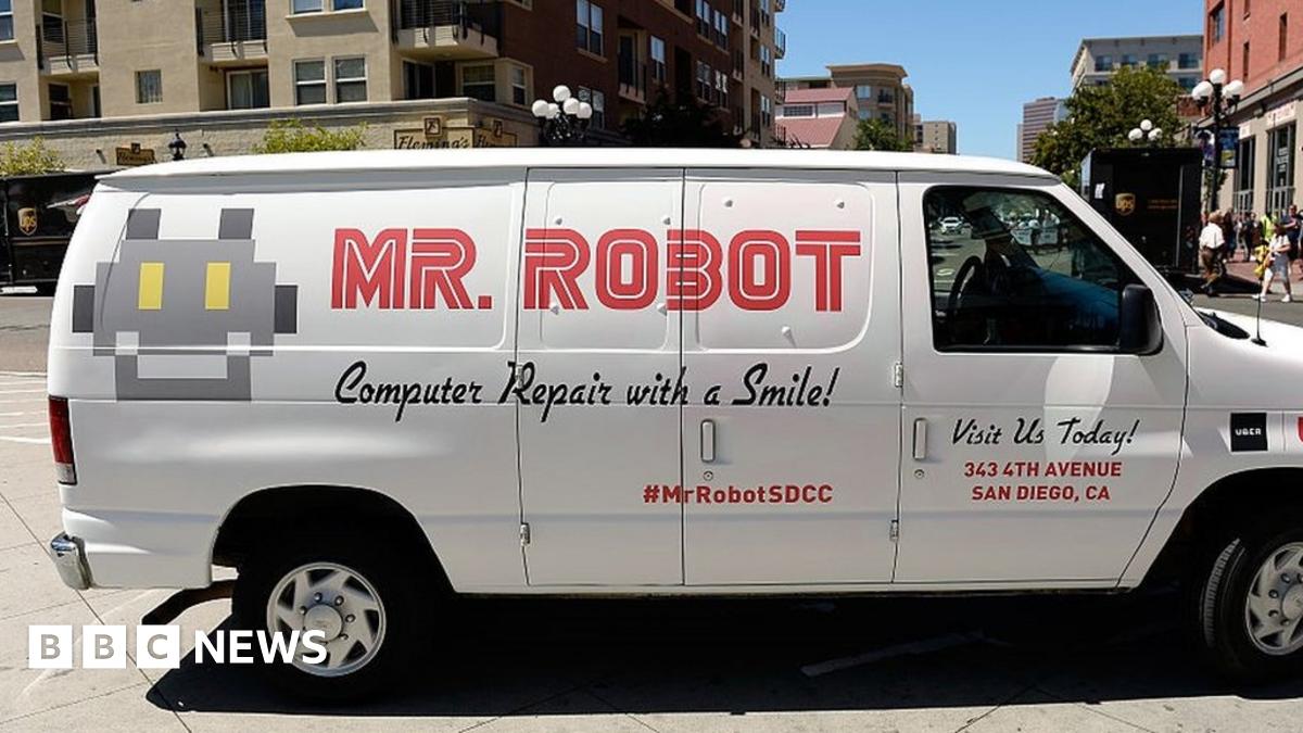 Def Con: The hackers bringing Mr Robot to life - BBC News