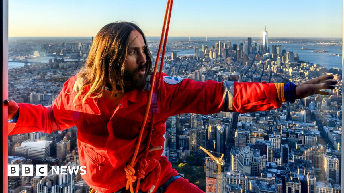 Jared Leto climbs Empire State Building - BBC News