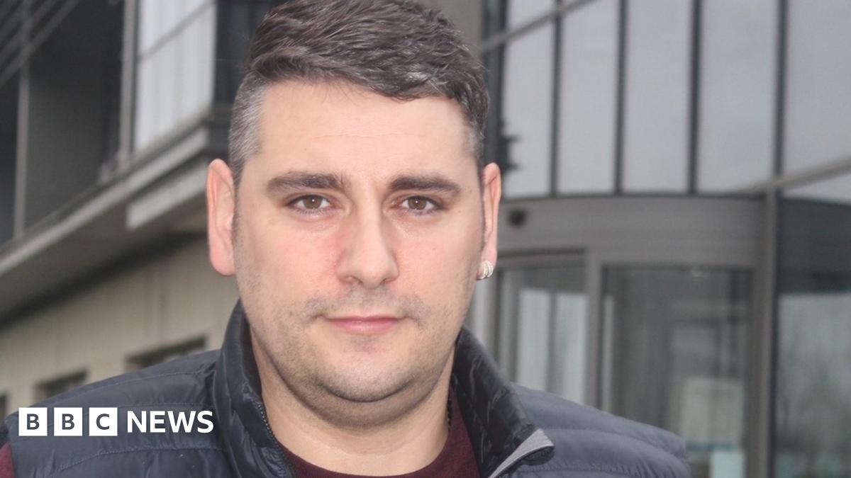 Drink-driver left Wakefield officer fearing for life - BBC News