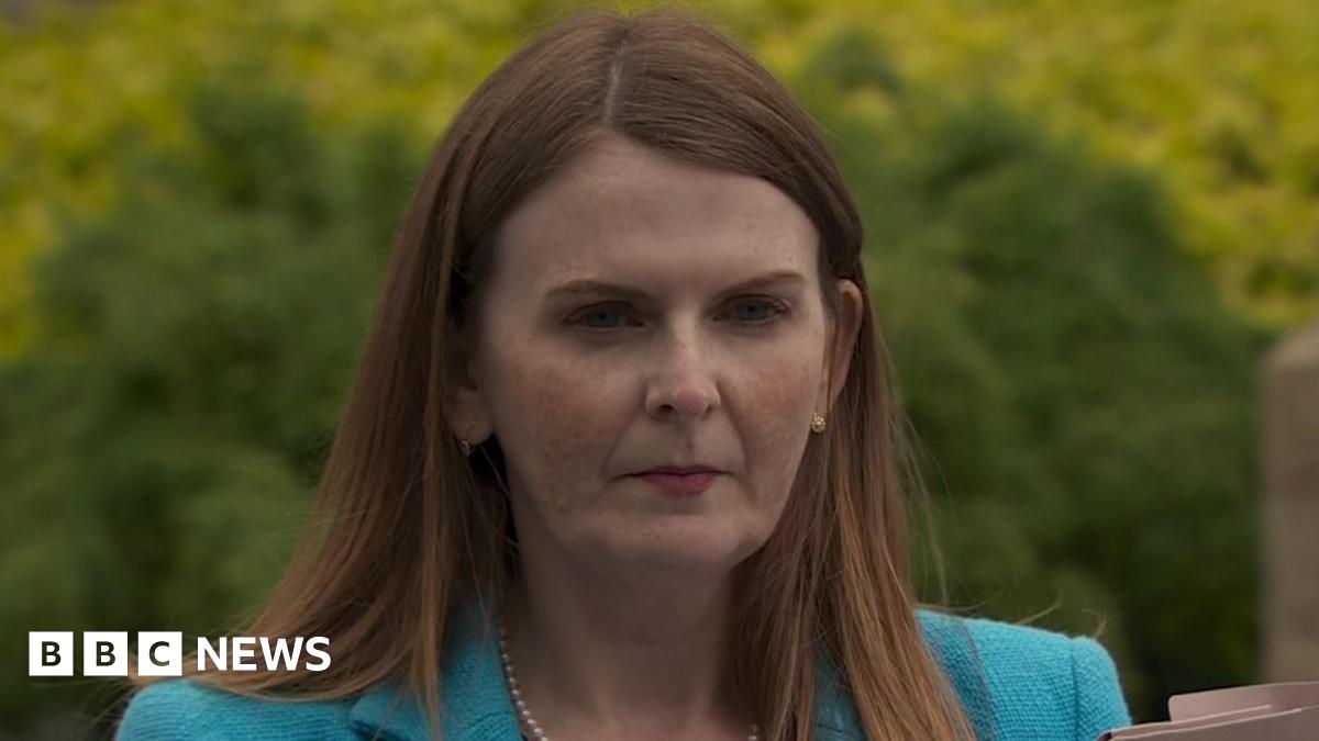 Stormont budget: Ministers aim agreement by end of April - BBC News