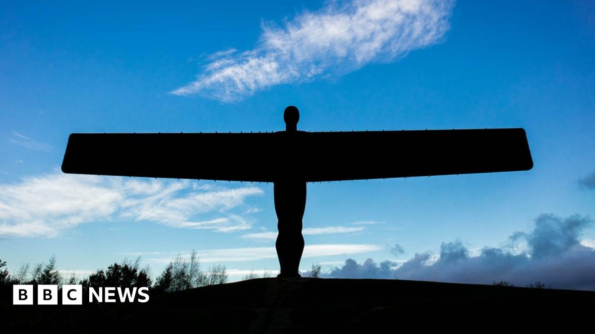 Angel of the North: The icon that was nearly never built - BBC News