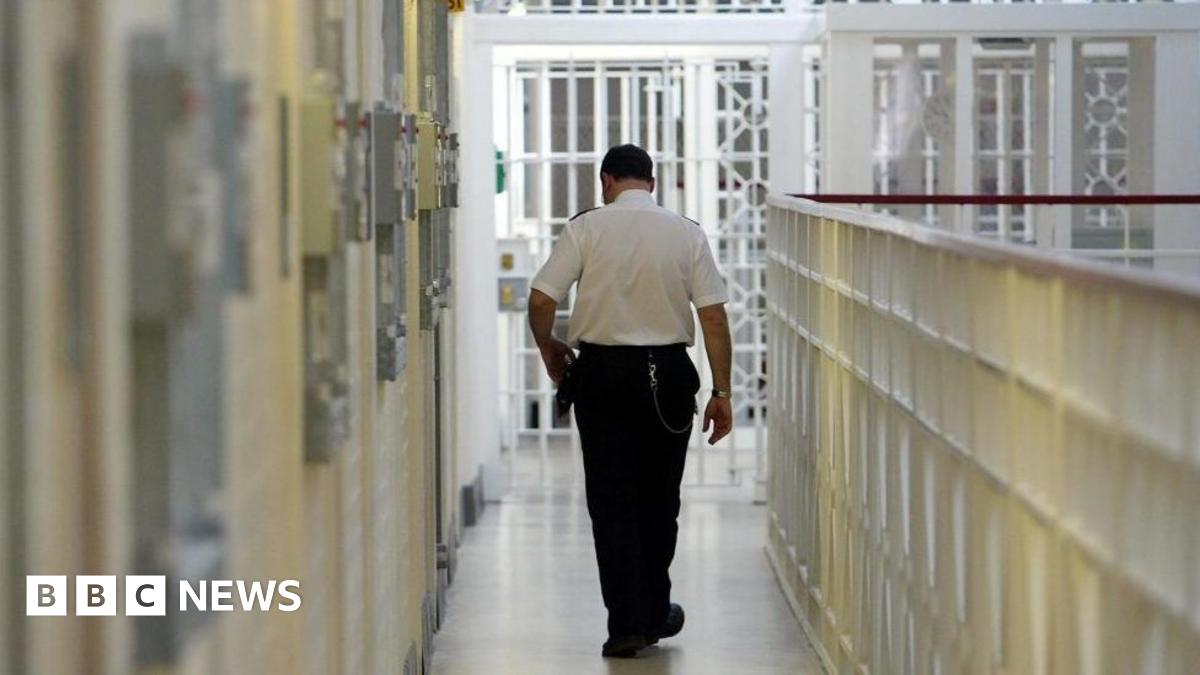 Court cases delayed after pressure on prison places - BBC News