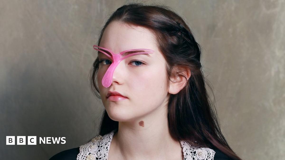 Inverness artist tackles body image in photography project - BBC News