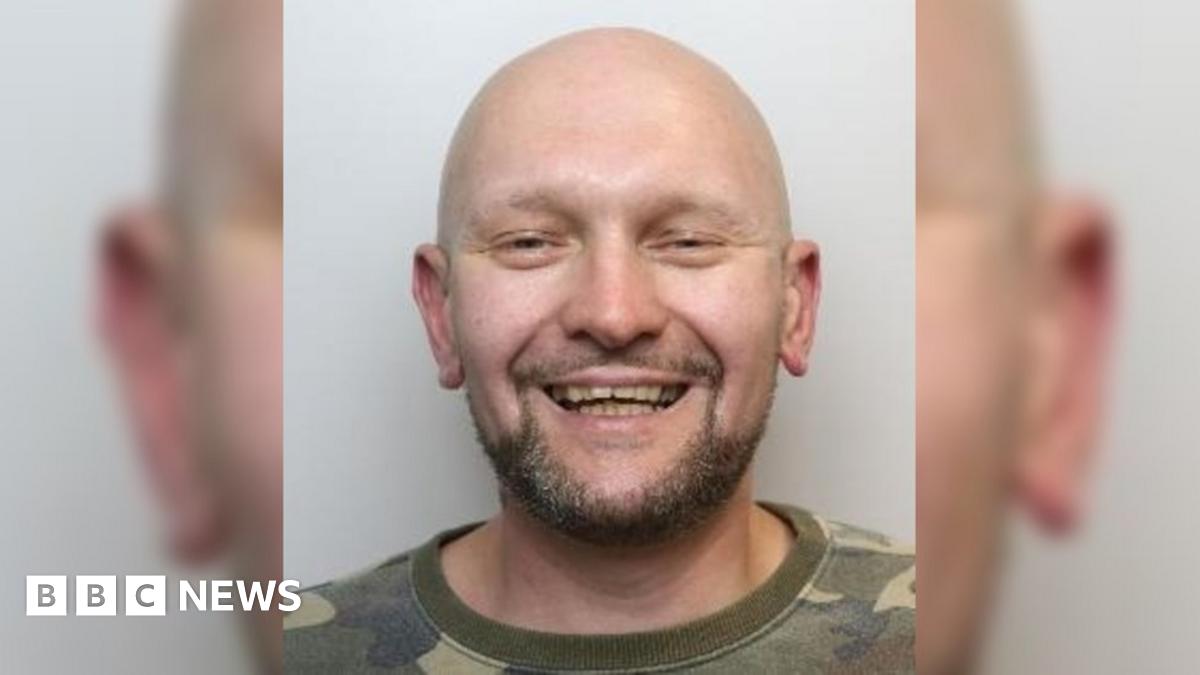 Stephen Riley murder: Man guilty of fatal street stabbing - BBC News