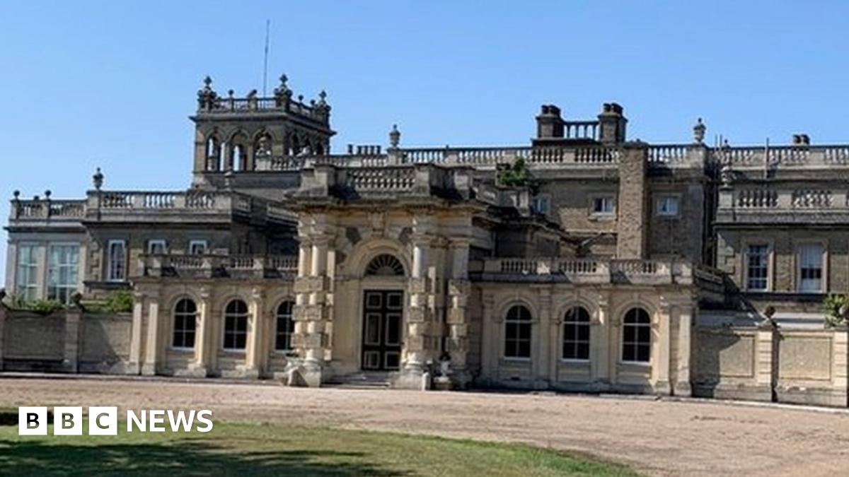 Shrubland Hall in Suffolk added to Heritage at Risk list - BBC News