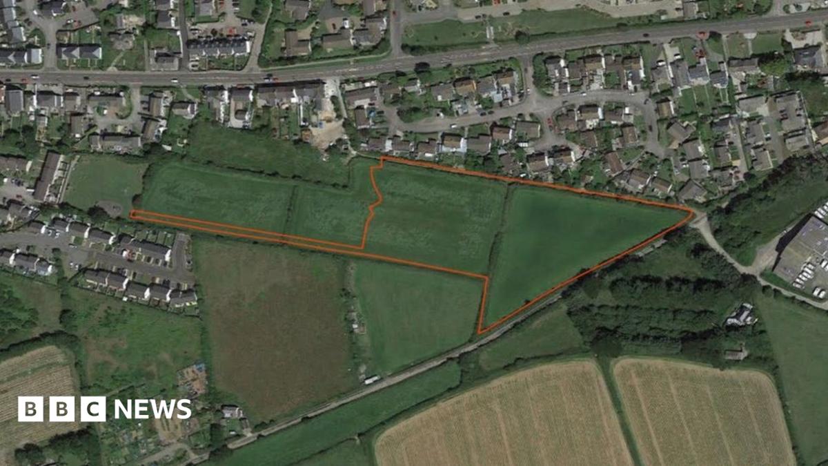Council approves 40 new homes for Connor Downs, Cornwall - BBC News
