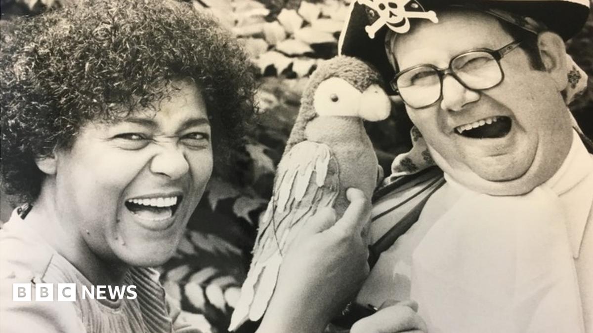 Lydia Simmons: First female black Mayor honoured - BBC News