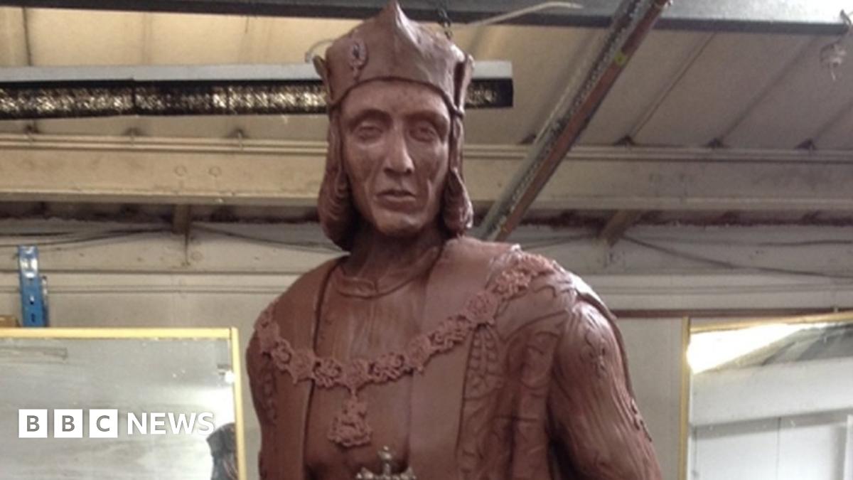 More than £40k raised for Pembroke's Henry VII statue - BBC News