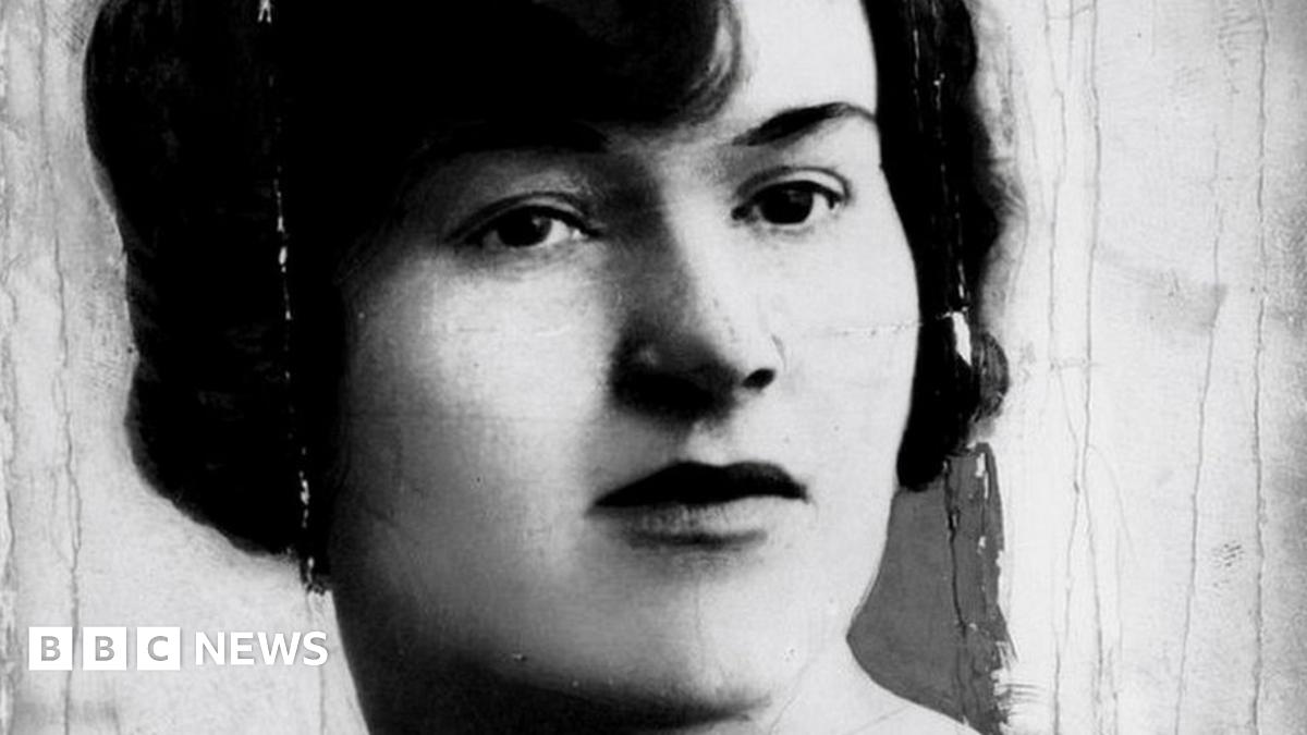 Edith Thompson: Commission to re-examine hanged woman's case - BBC News