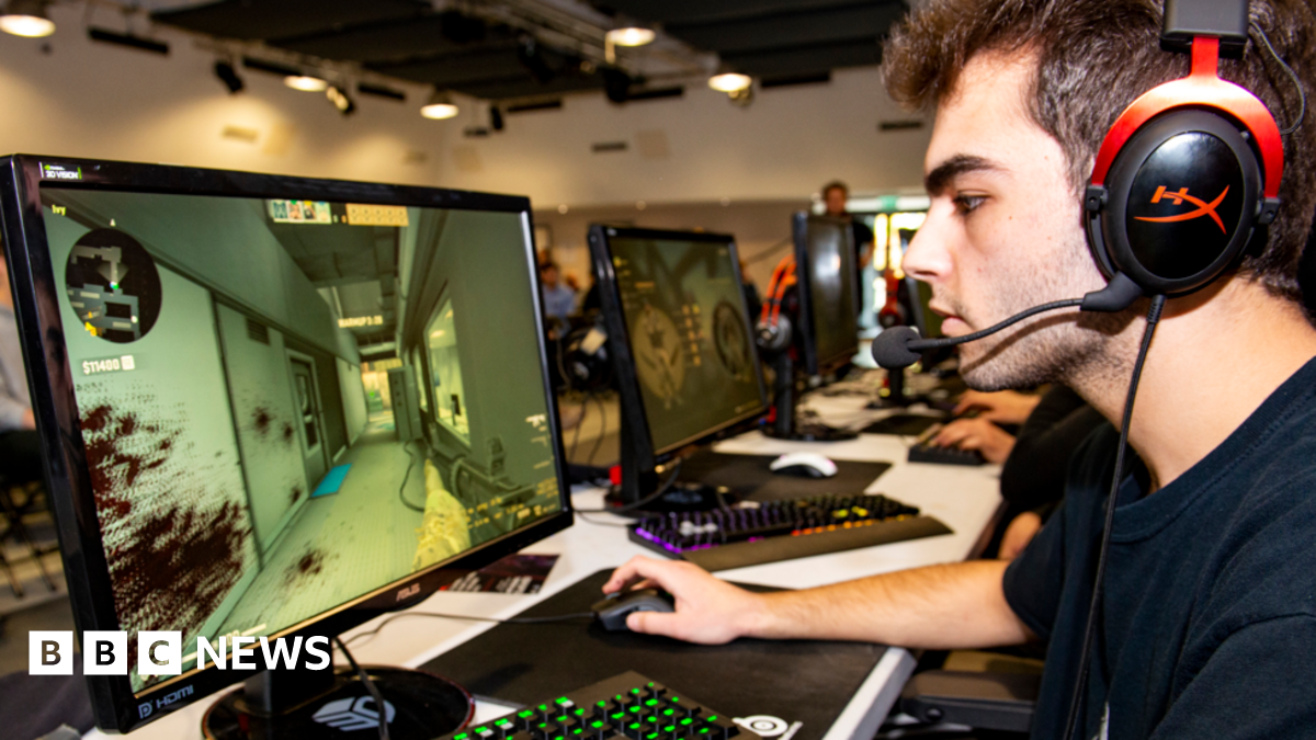 Staffordshire University spends £2.9m to expand esports offer - BBC News