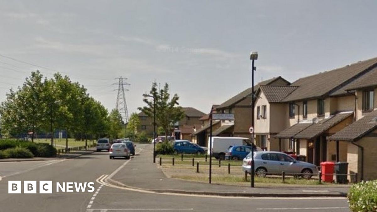 Slough stabbings: Attempted murder arrests - BBC News