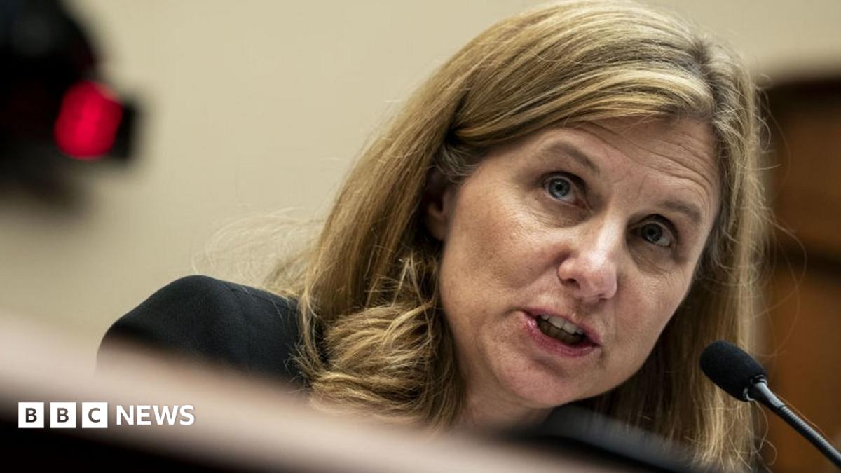 Elizabeth Magill: UPenn president quits in antisemitism row - BBC News