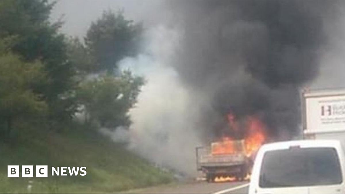 M8 reopens westbound following lorry fire in Lanarkshire - BBC News