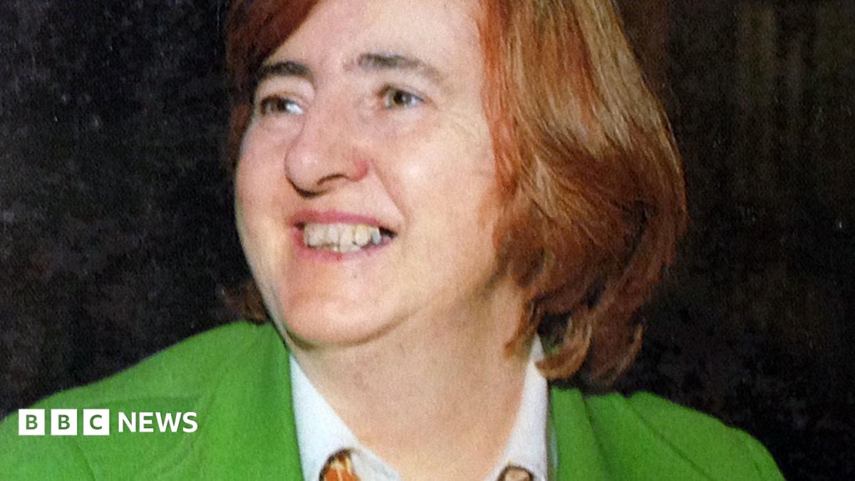 Maureen Colquhoun: Tributes paid to first openly lesbian MP - BBC News