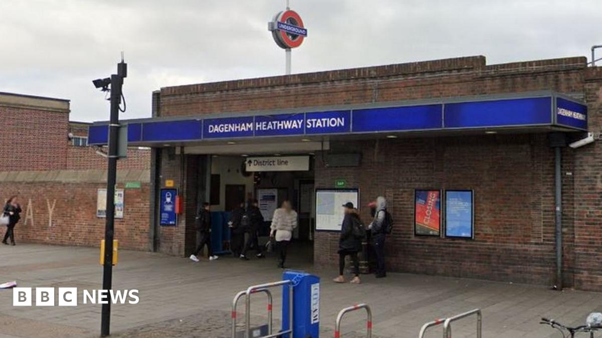 Dagenham stabbing: Man arrested after teenager killed - BBC News