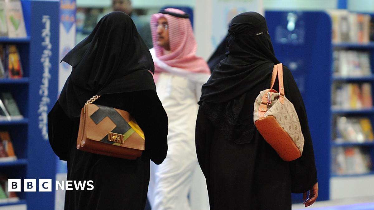 Saudi Arabia's religious police ordered to be 'gentle' - BBC News