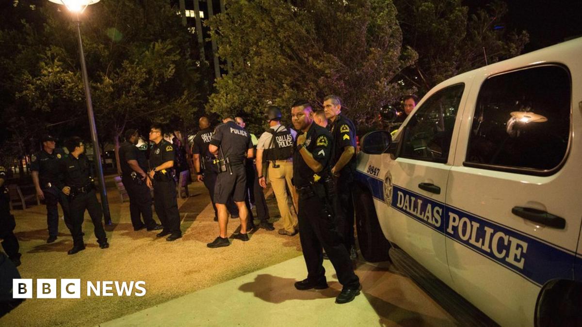 In the line of duty: How often are US police killed? - BBC News