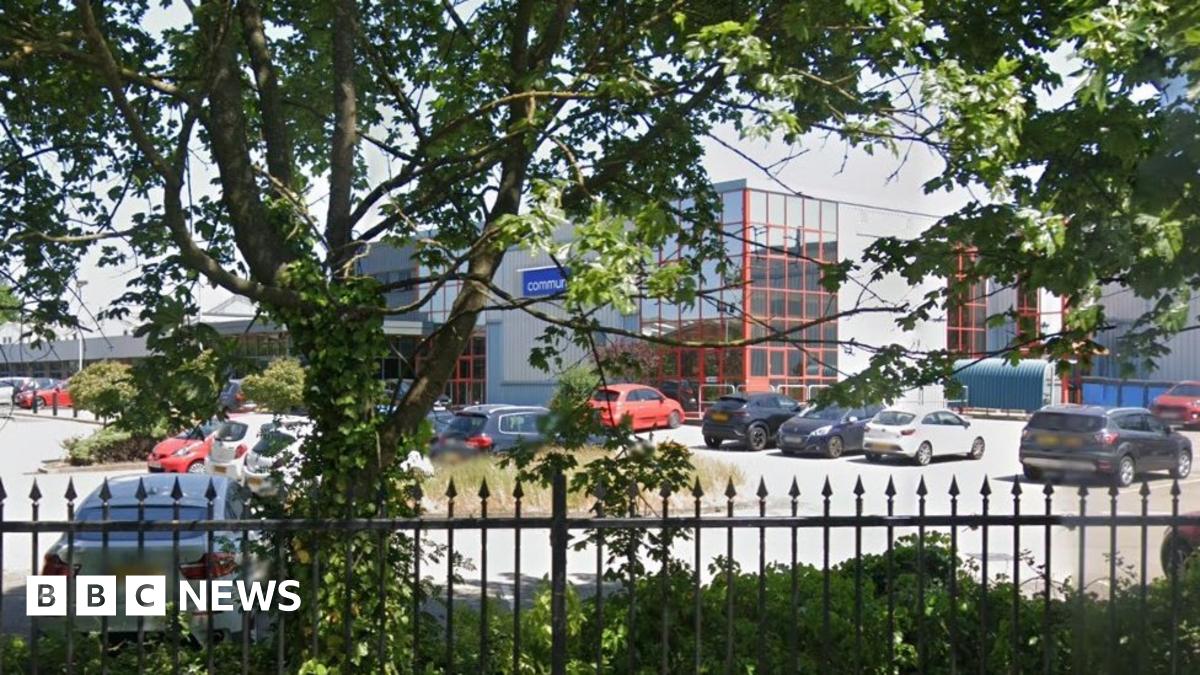 Communisis: Nearly 650 jobs lost as firm enters administration - BBC News