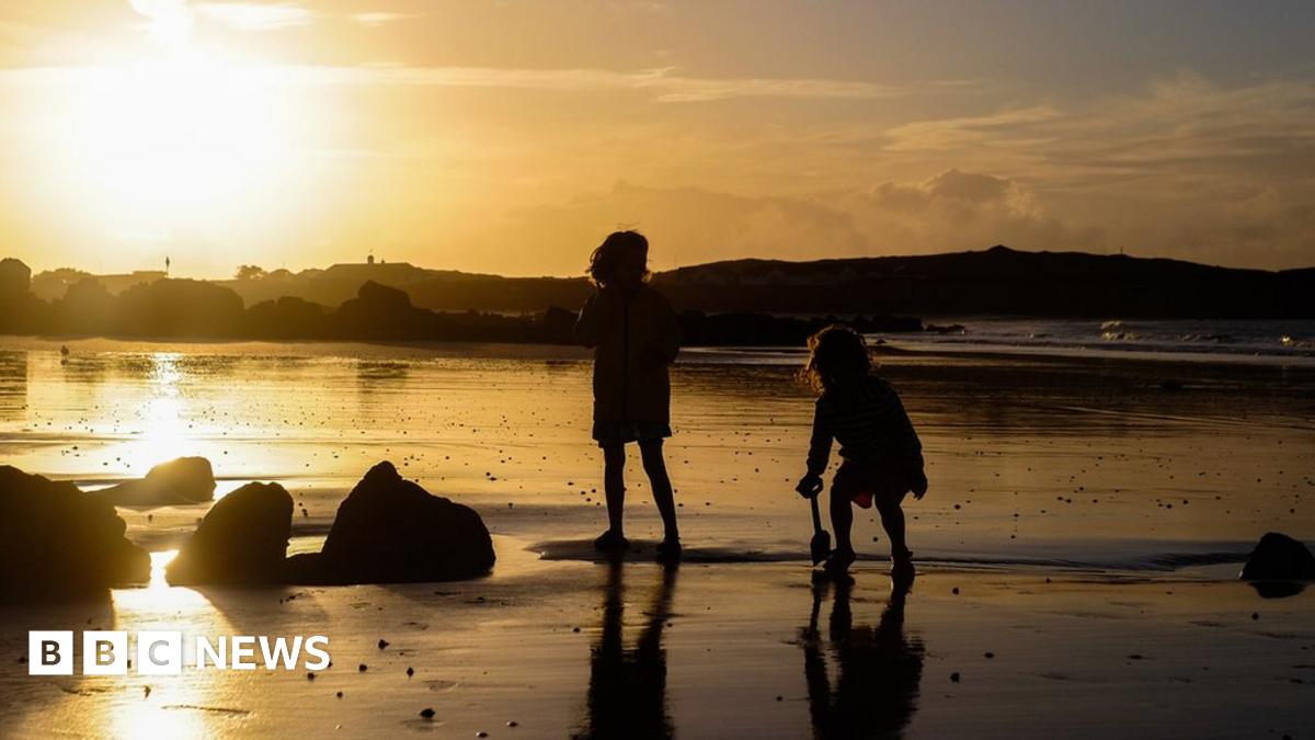 New chairman for safeguarding in the Channel Islands - BBC News