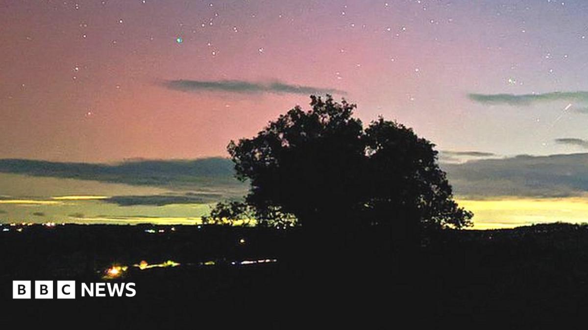 Devon: Northern Lights in rare visit to southern England - BBC News