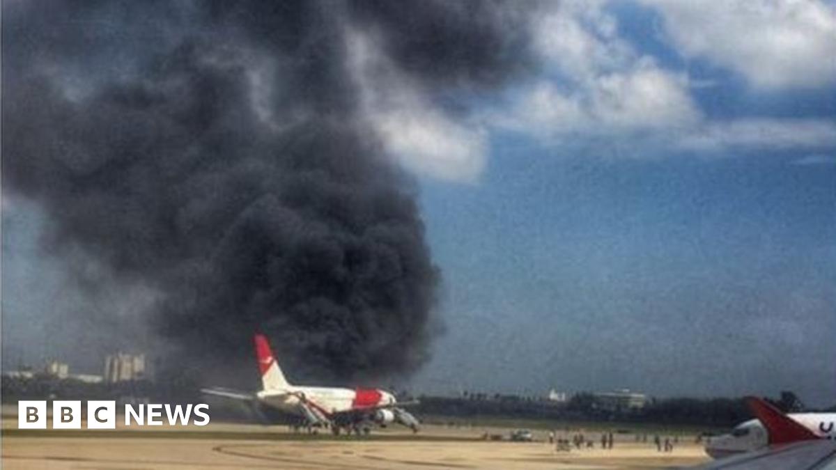 Several hurt after plane engine catches fire in Florida - BBC News