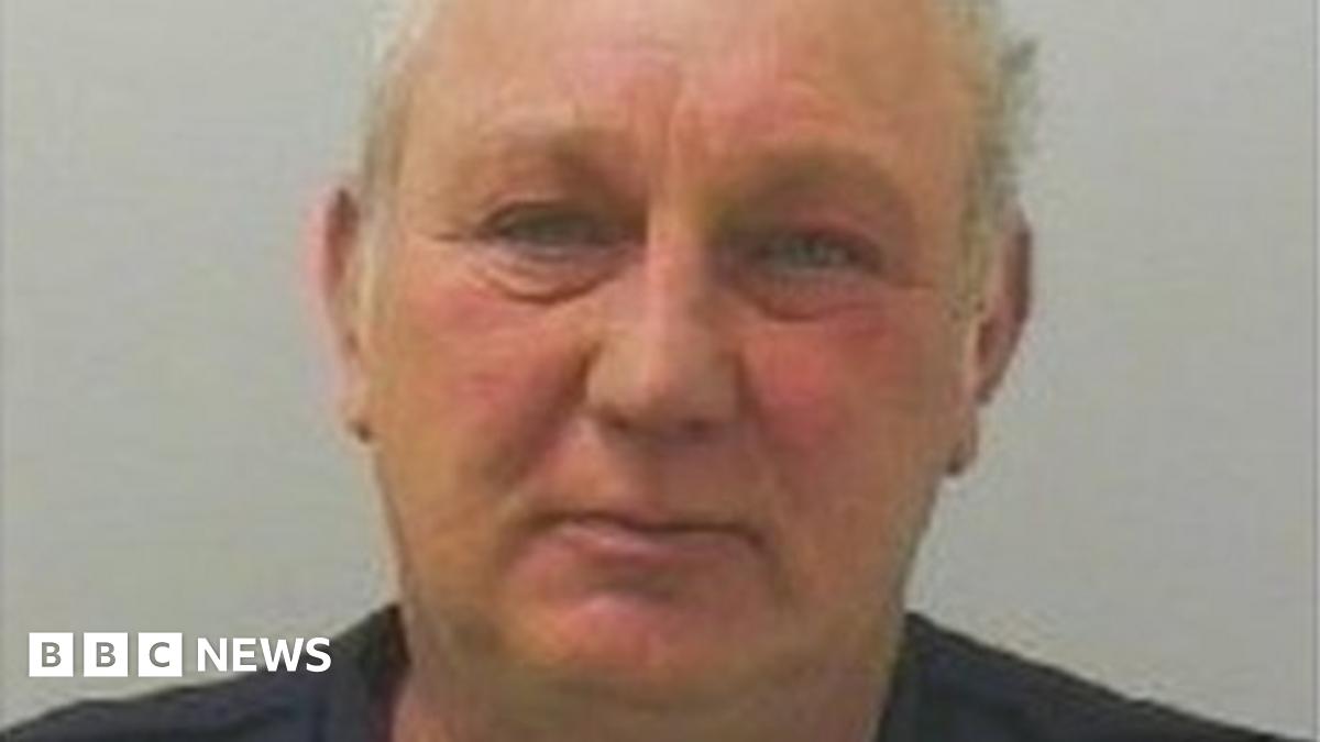 Lorry driver jailed for smuggling 500,000 fake coins - BBC News