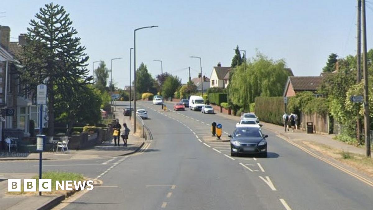 Rotherham: Motorcyclist, 19, dies after crash with van - BBC News