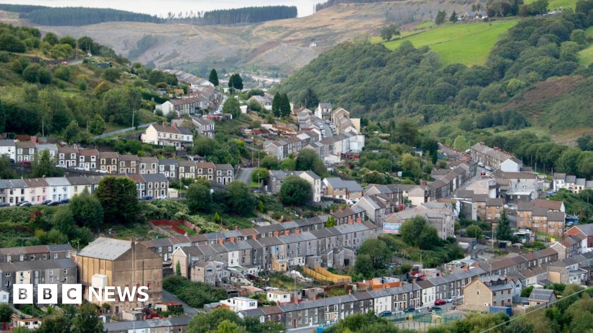 Covid: RCT council services disrupted as staff self-isolate - BBC News