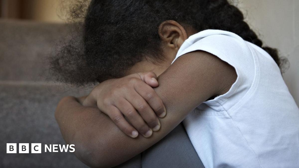 Mothers 'an unseen force' in 'honour' abuse - BBC News
