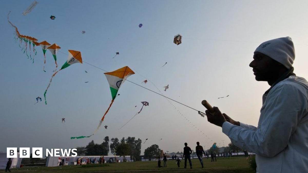 India: Three die as kite string slits their throats - BBC News