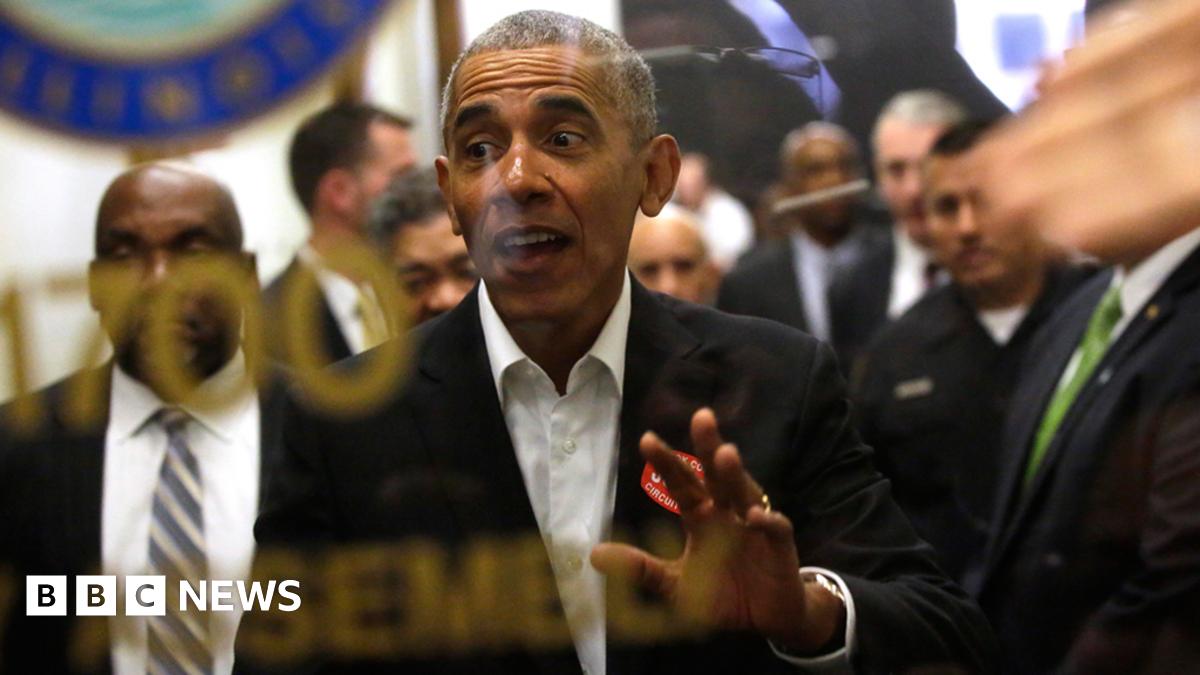 Obama reports for jury duty in Chicago and is dismissed - BBC News