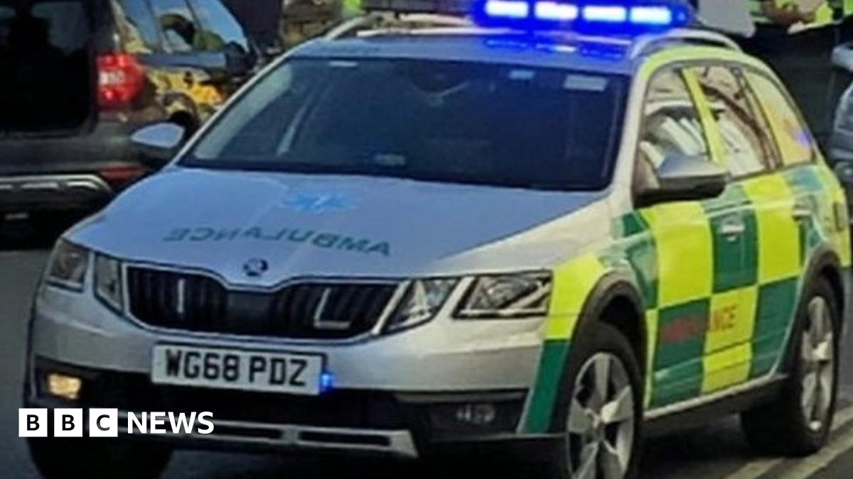 Swanage paramedic car to remain in service after campaign - BBC News