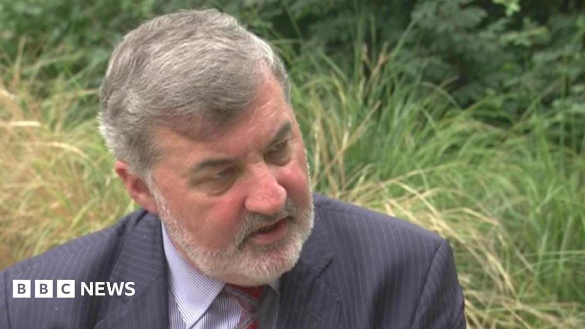 Lord Alderdice resigns from Presbyterian Church - BBC News