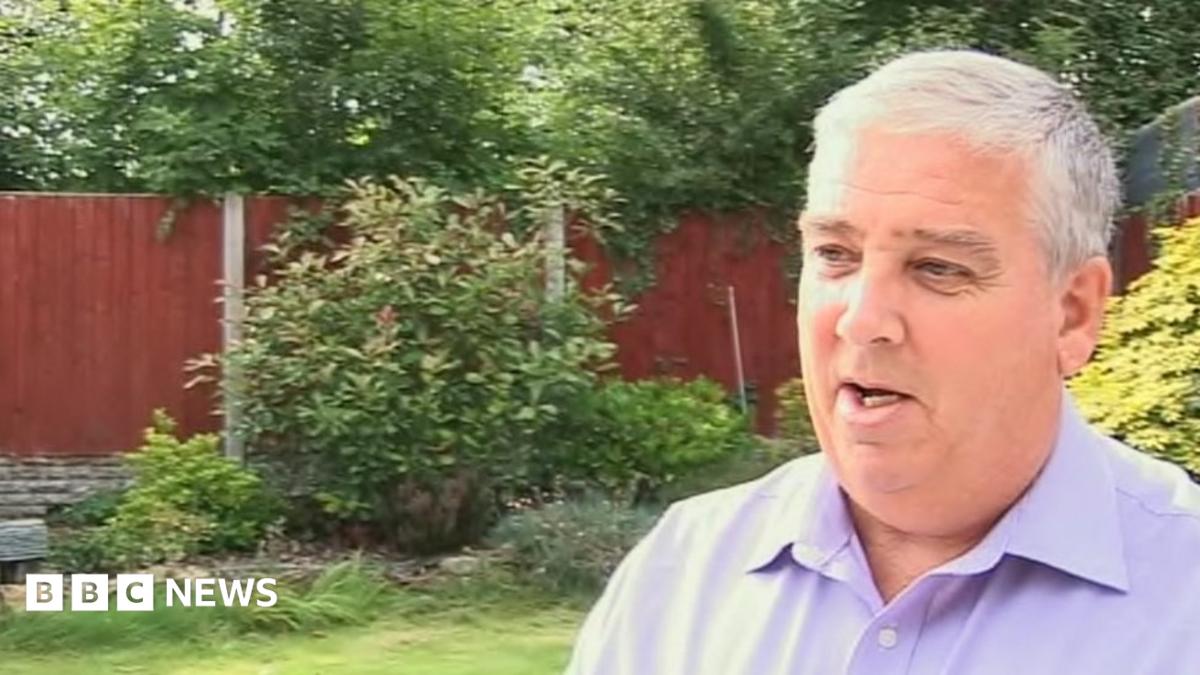 Plaid Cymru candidate Arfon Jones defends 'bomb' tweet - BBC News