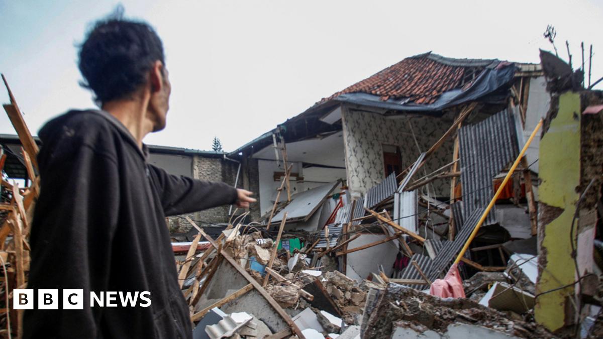 Indonesia: Java quake kills scores and injures hundreds - BBC News