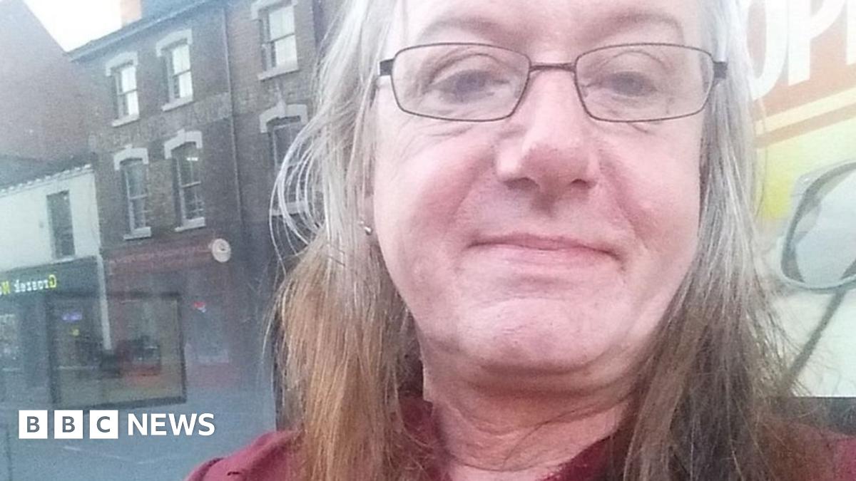 Amy Griffiths hit with bat in murder by convicted robber - BBC News