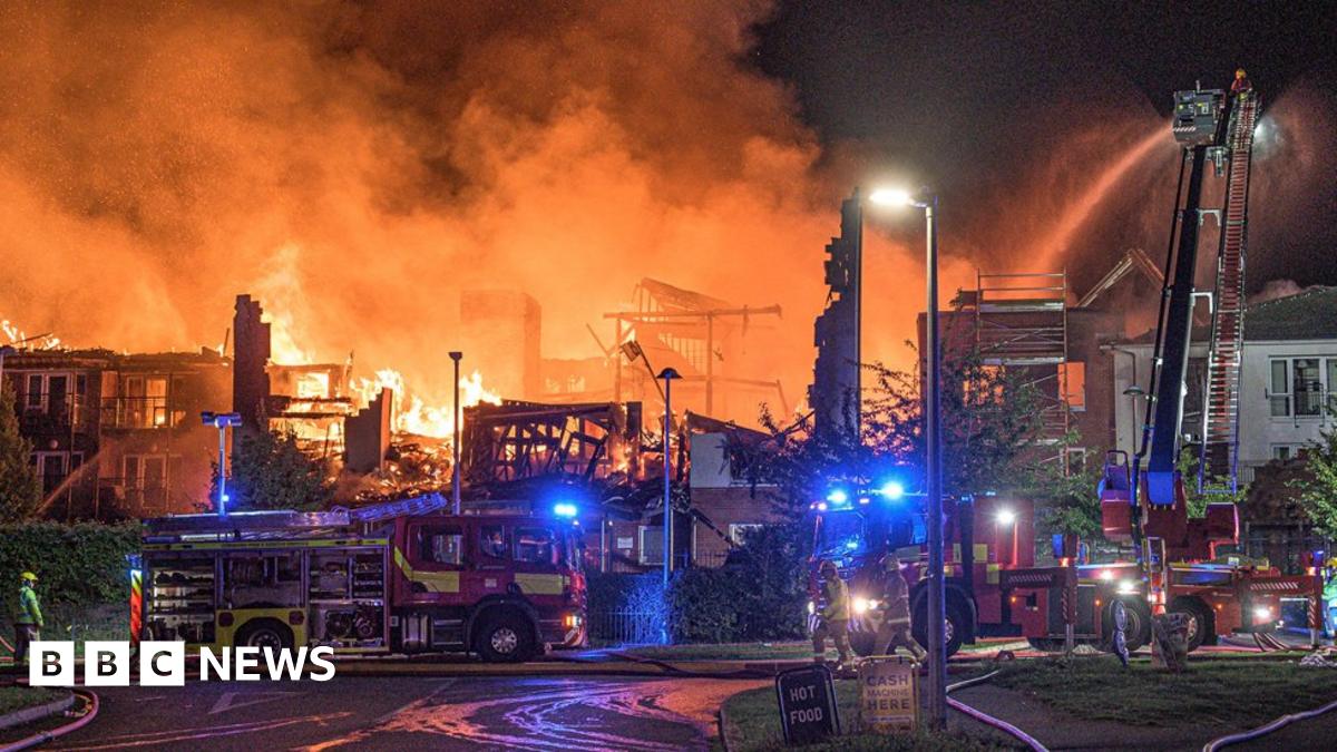 Crewe fire: Beechmere incident commander 'saved lives' - BBC News