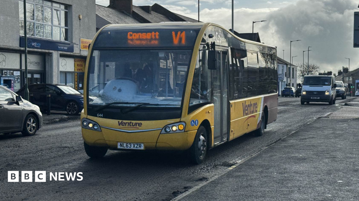 Go North East drivers to strike indefinitely as pay deal fails - BBC News