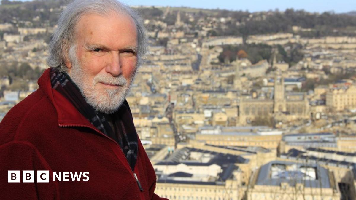 Bath author publishes book after walking every street in city - BBC News