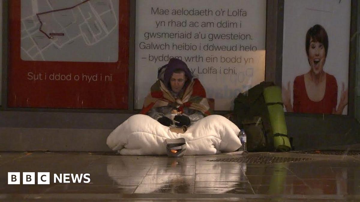 Covid: Cardiff homeless numbers down 90% since pandemic - BBC News