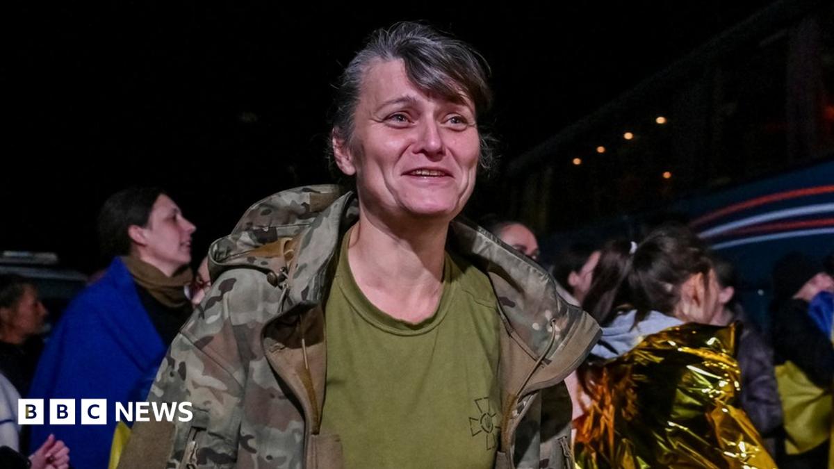 Ukraine war: Moscow and Kyiv swap women prisoners for sailors - BBC News