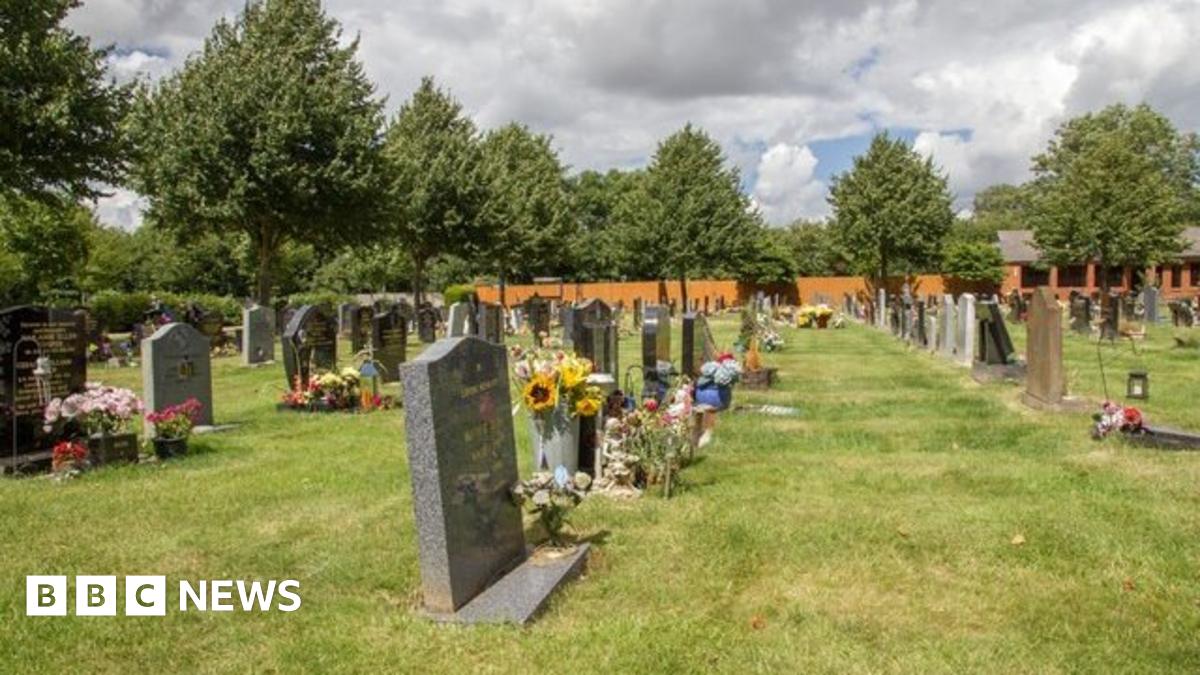 Banbury cemetery expands to create more space - BBC News